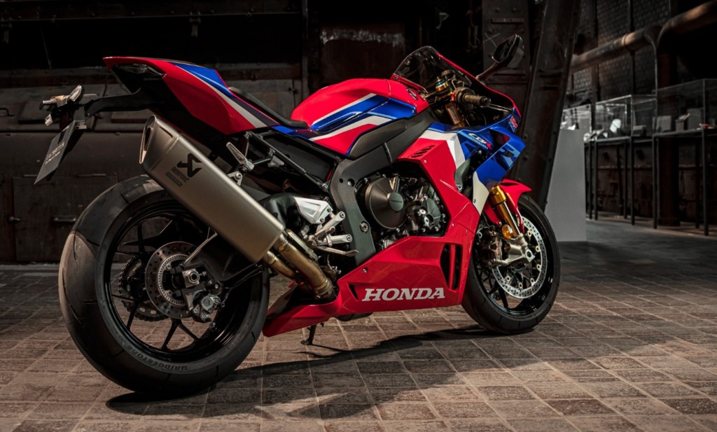 Stunning Honda Fireblade superbike races into Red Dot Design Museum ...