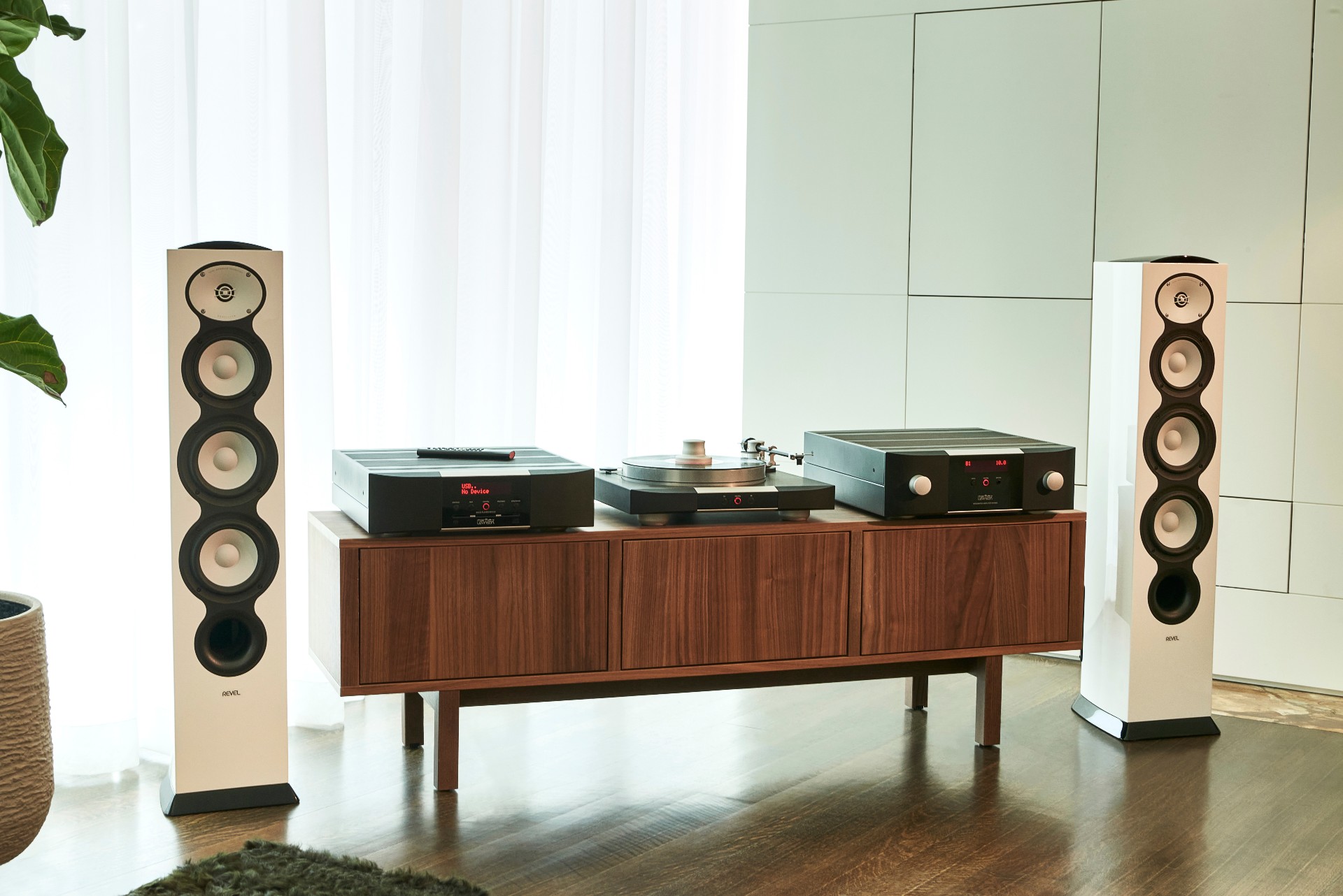 Mark Levinson ushers in new era of premium Hi-Fi with updated 5000 ...