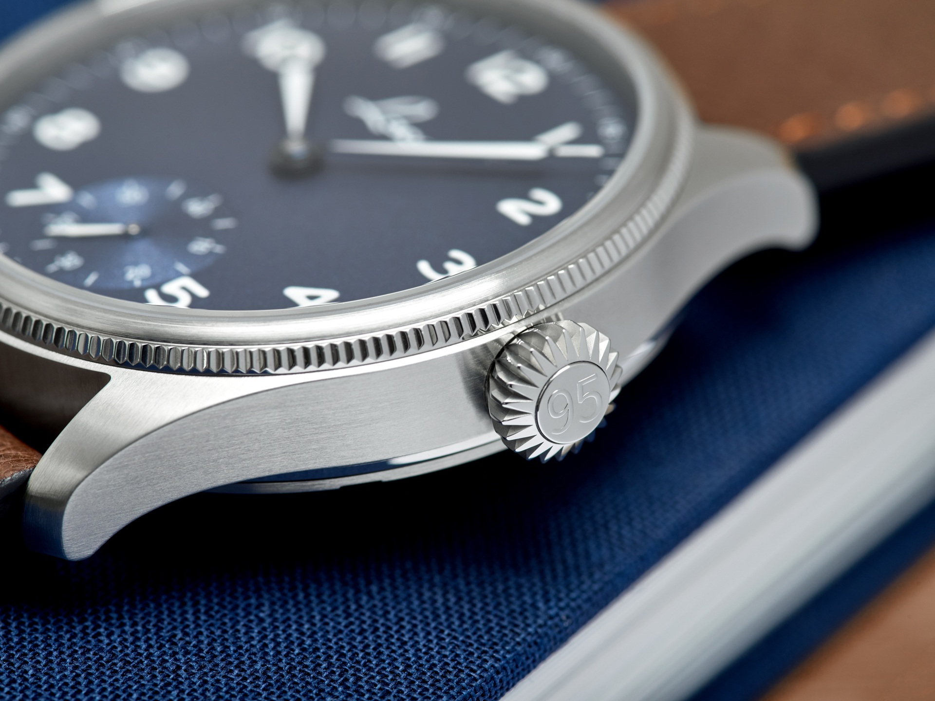 Laco issues Limited Edition 95 navy watch, as it sets sail for 2025 ...