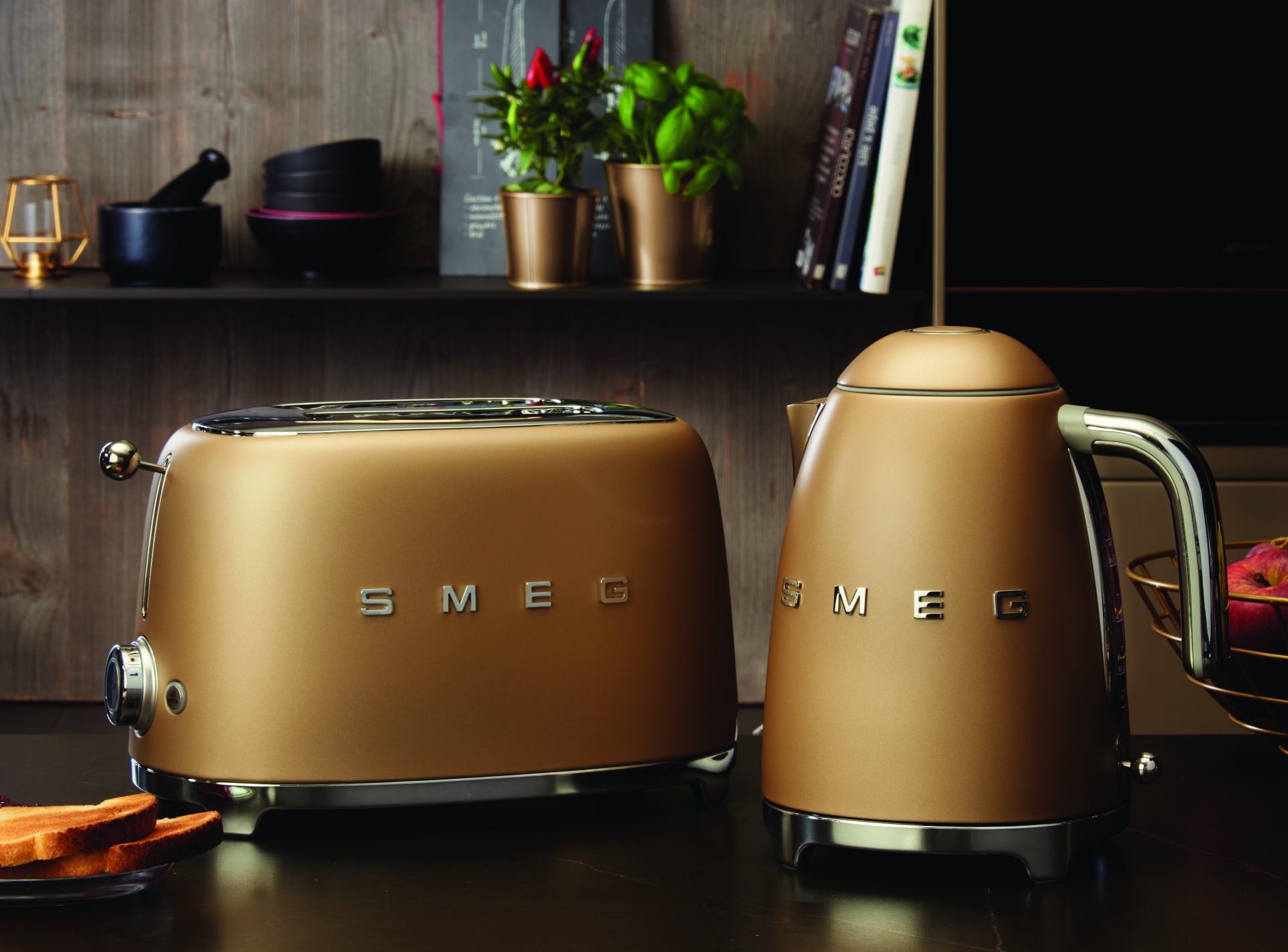 SMEG serves up style with new matte finish retro-style kettle and ...