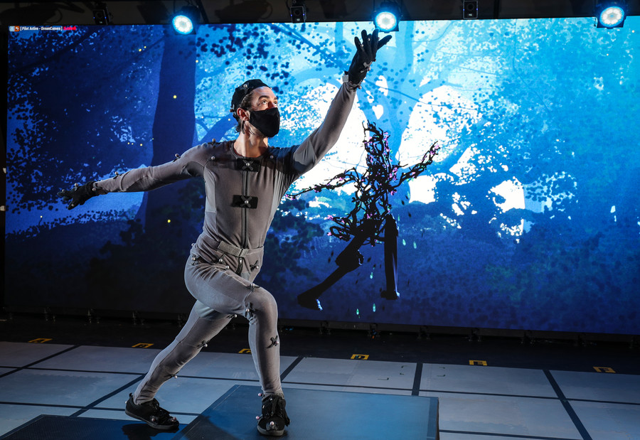 RSC to stage interactive live streaming performance using mocap ...