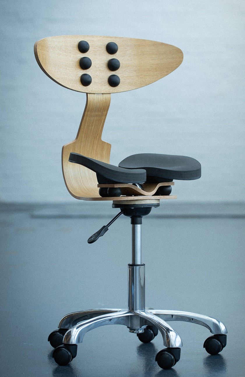 Work out: This innovative office chair recreates your standing posture ...
