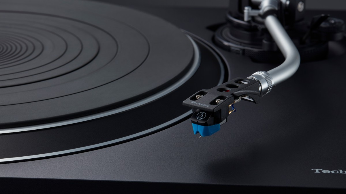 Technics unveils new entry-level SL-100C vinyl turntable, adds silver ...