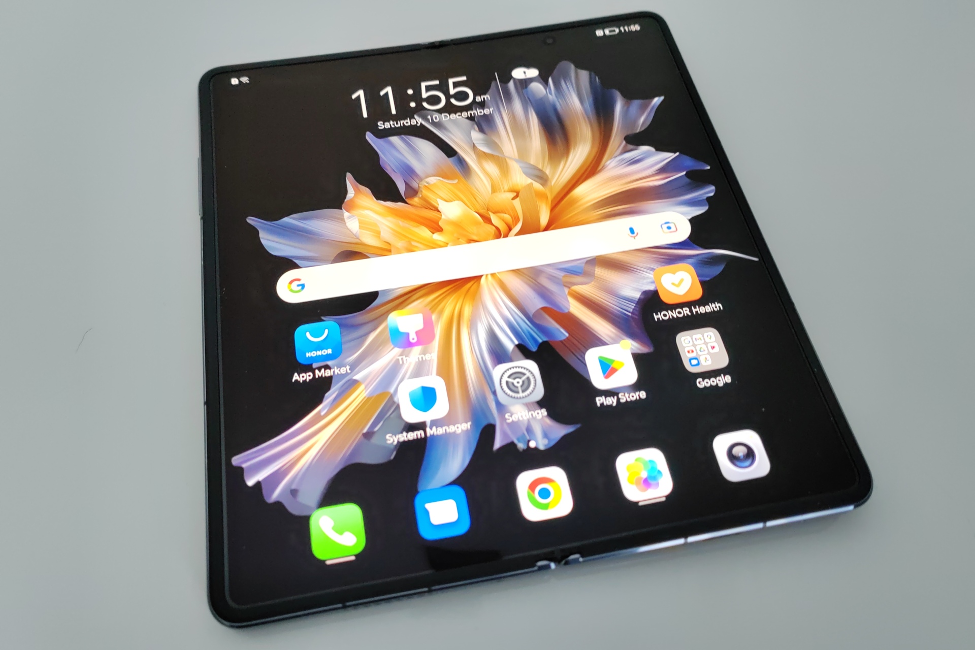 Meet the Honor Magic Vs, the lightweight foldable smartphone you’ll ...