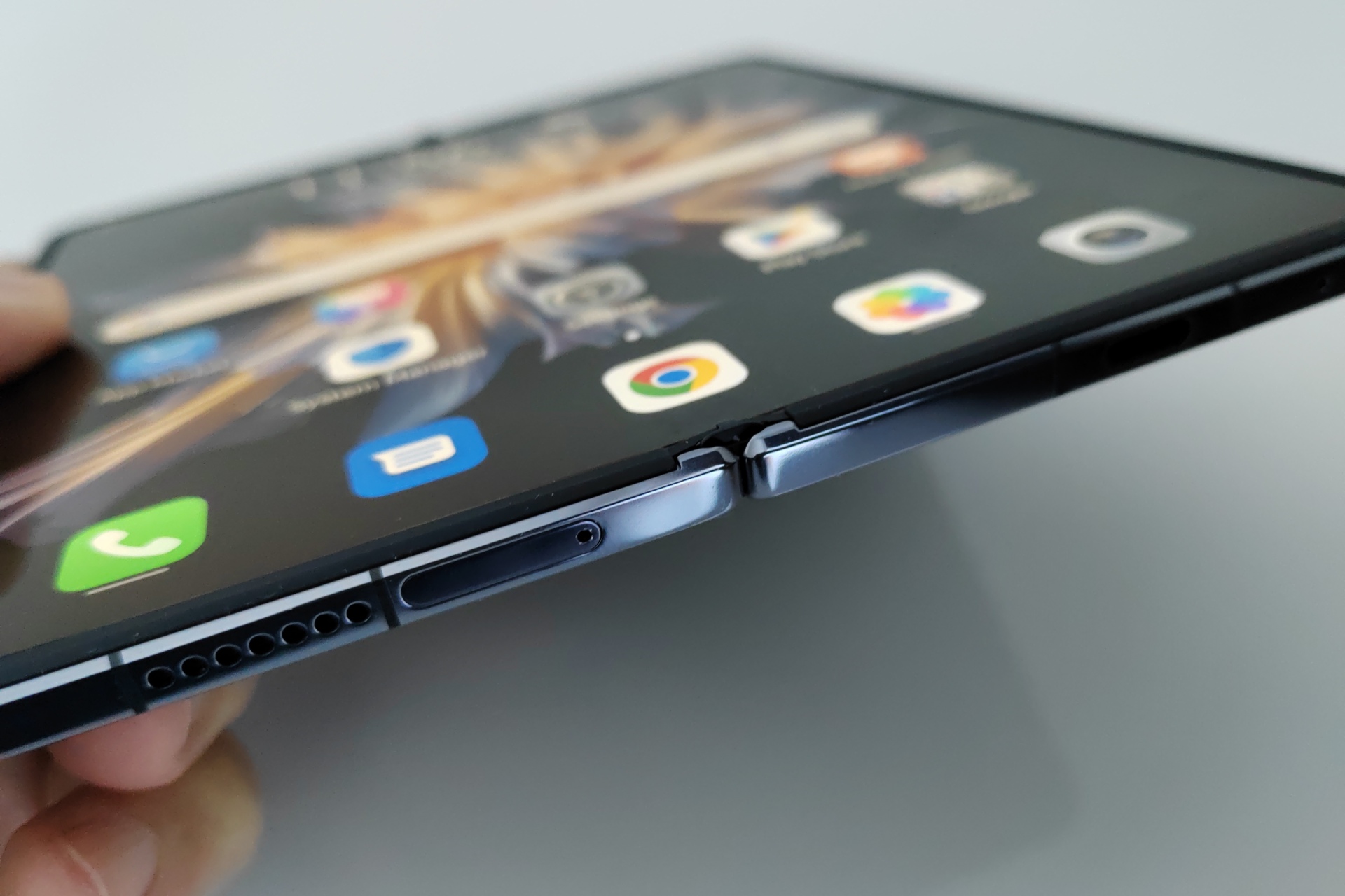 Meet the Honor Magic Vs, the lightweight foldable smartphone you’ll ...