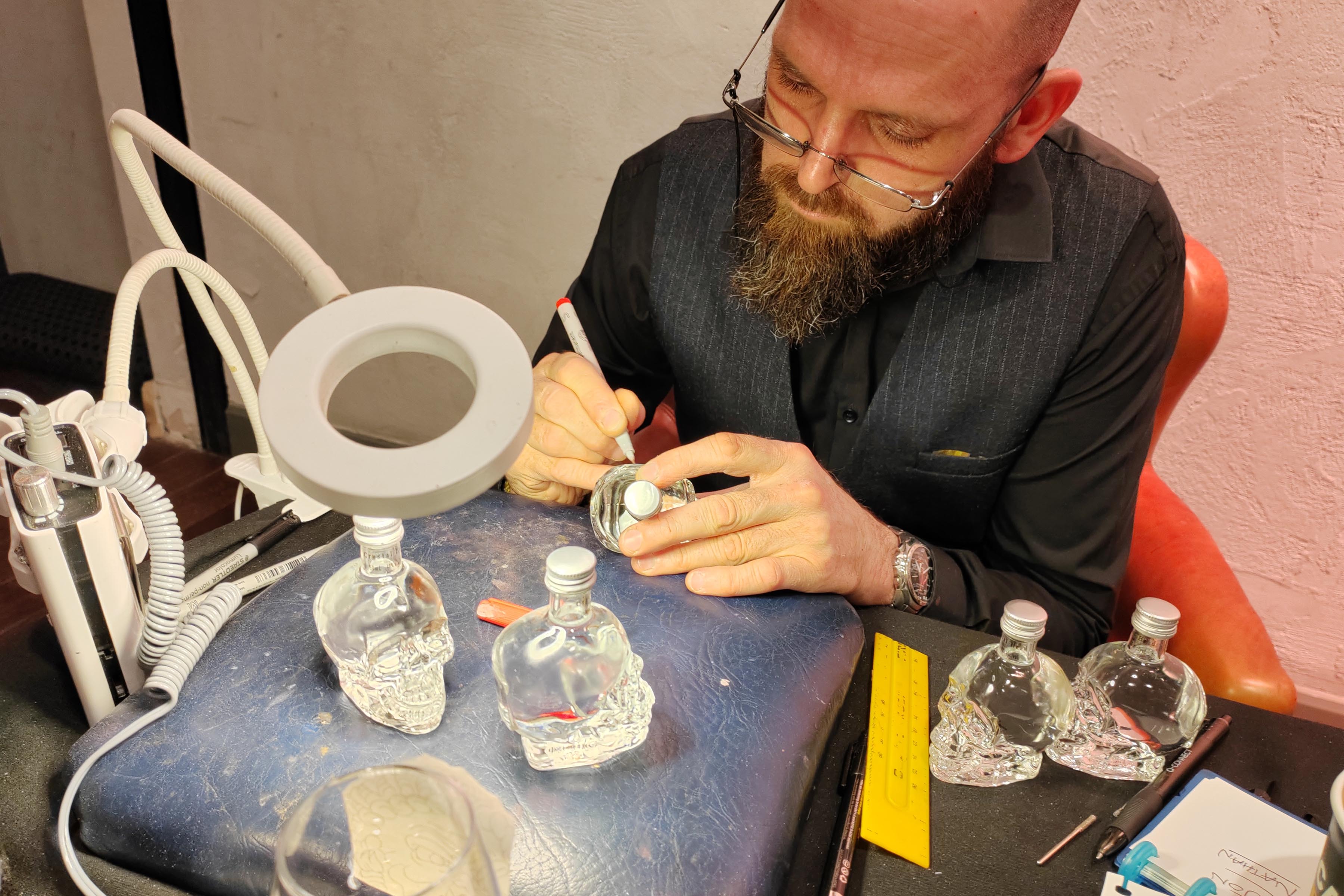 philip-loynes-artist-at-cask-showcase – The Luxe Review