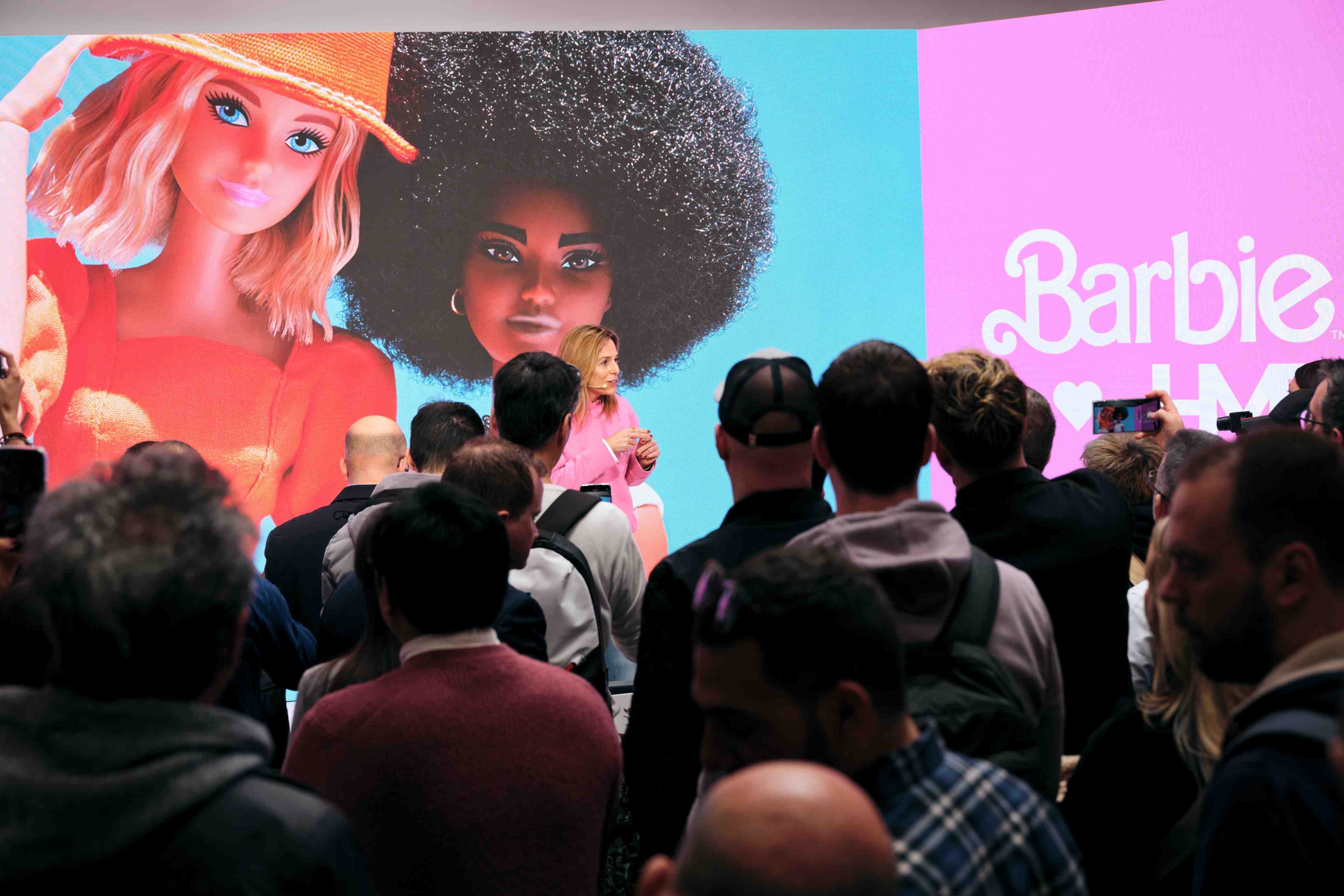 Come on Barbie: Nokia confirms official Barbie Flip Phone for Summer ...
