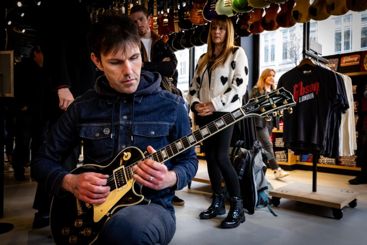 Gibson strikes a chord with Gibson Garage London opening, a new mecca ...