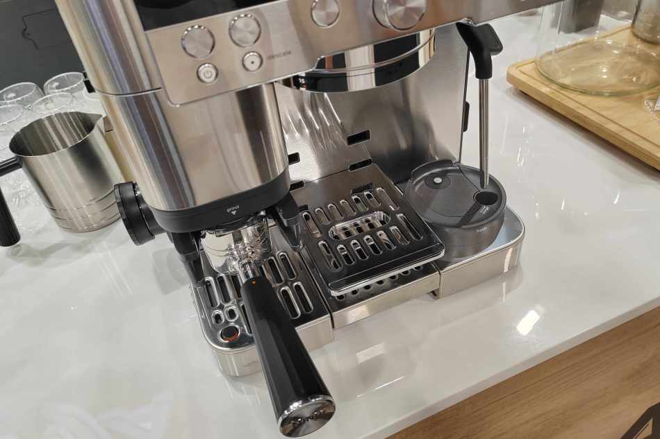 Ninja enters espresso coffee machine market with Luxe Café range ...