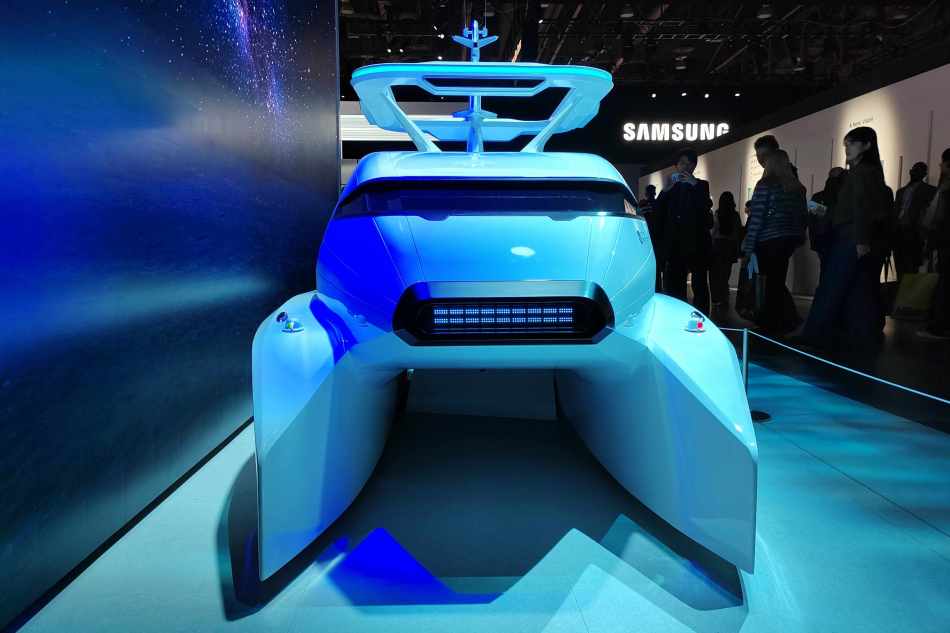 Transforming the yachting experience: Samsung sets sail for the future ...