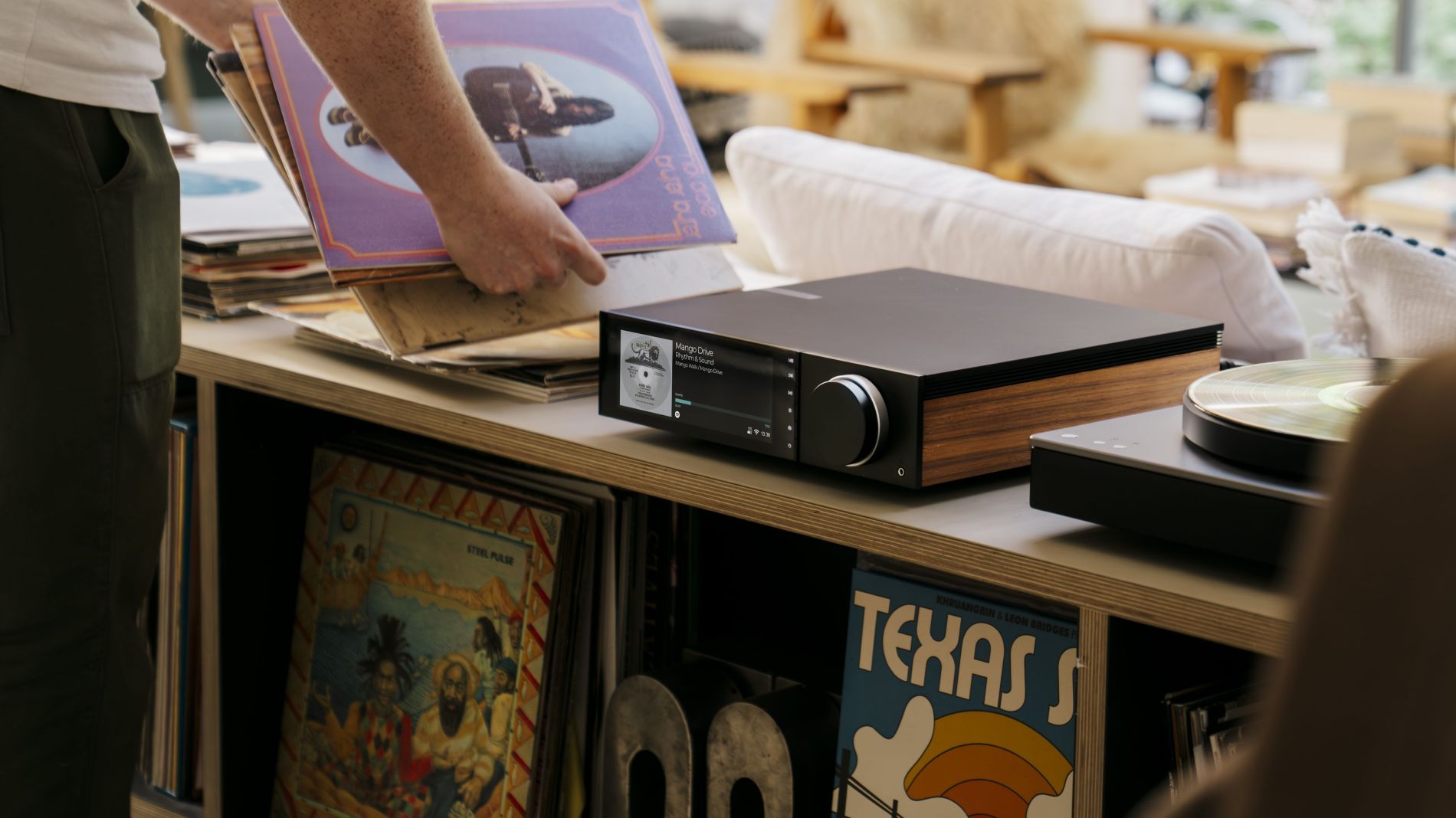 Upgraded Cambridge Evo 150 SE streaming amp sounds as good as it looks ...