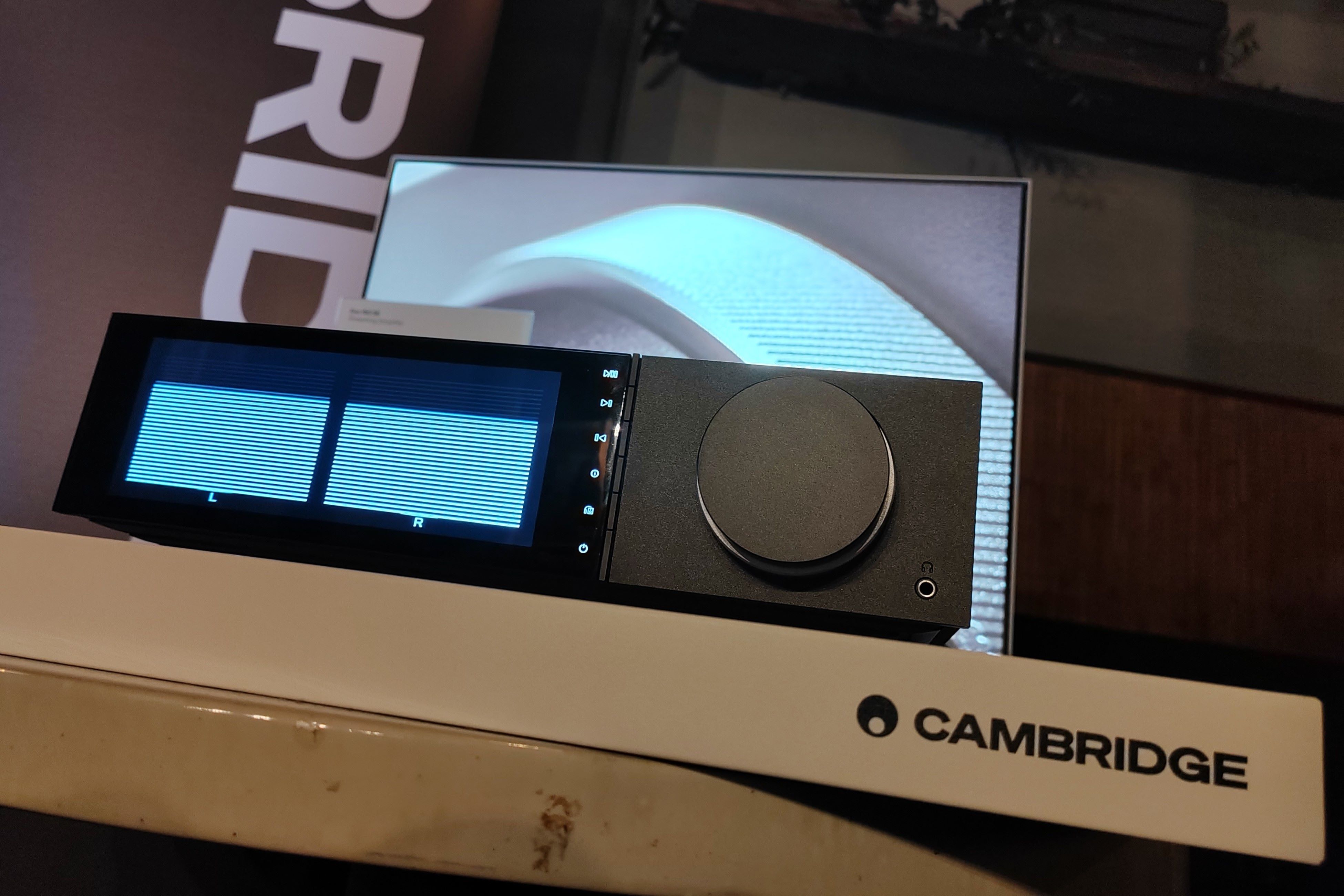 Upgraded Cambridge Evo 150 SE streaming amp sounds as good as it looks ...