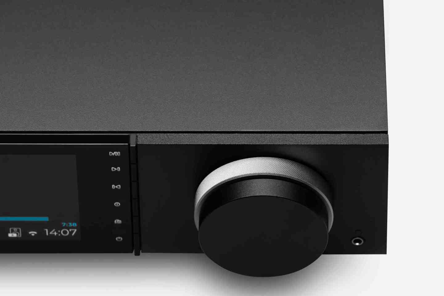 Upgraded Cambridge Evo 150 SE streaming amp sounds as good as it looks ...